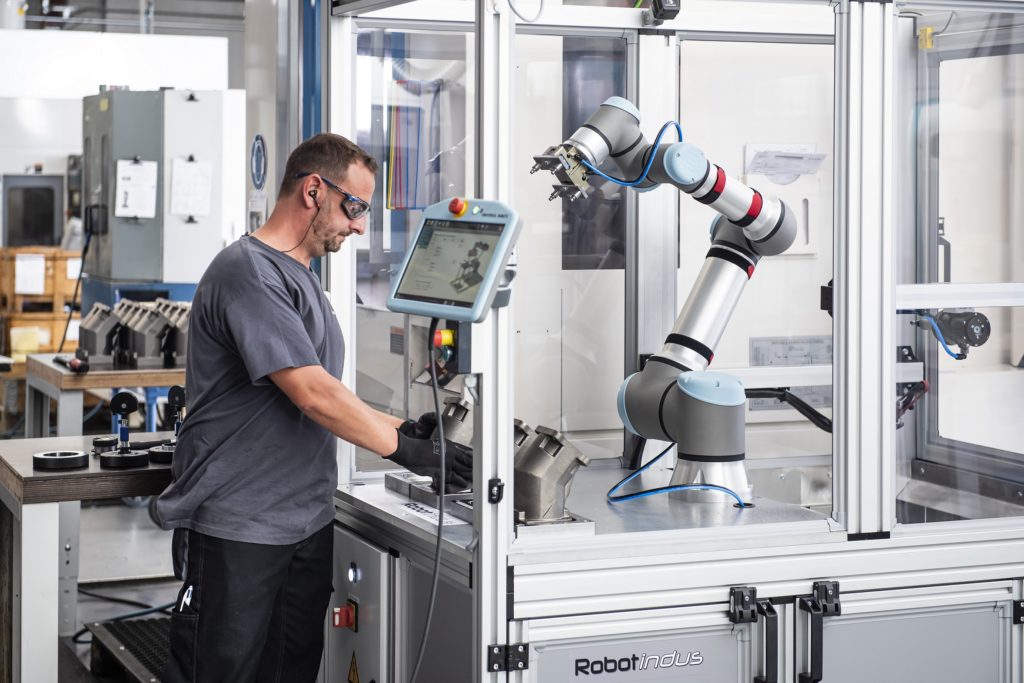 Universal Robots lance un cobot pour charge lourde, destiné à l’automatisation collaborative ...